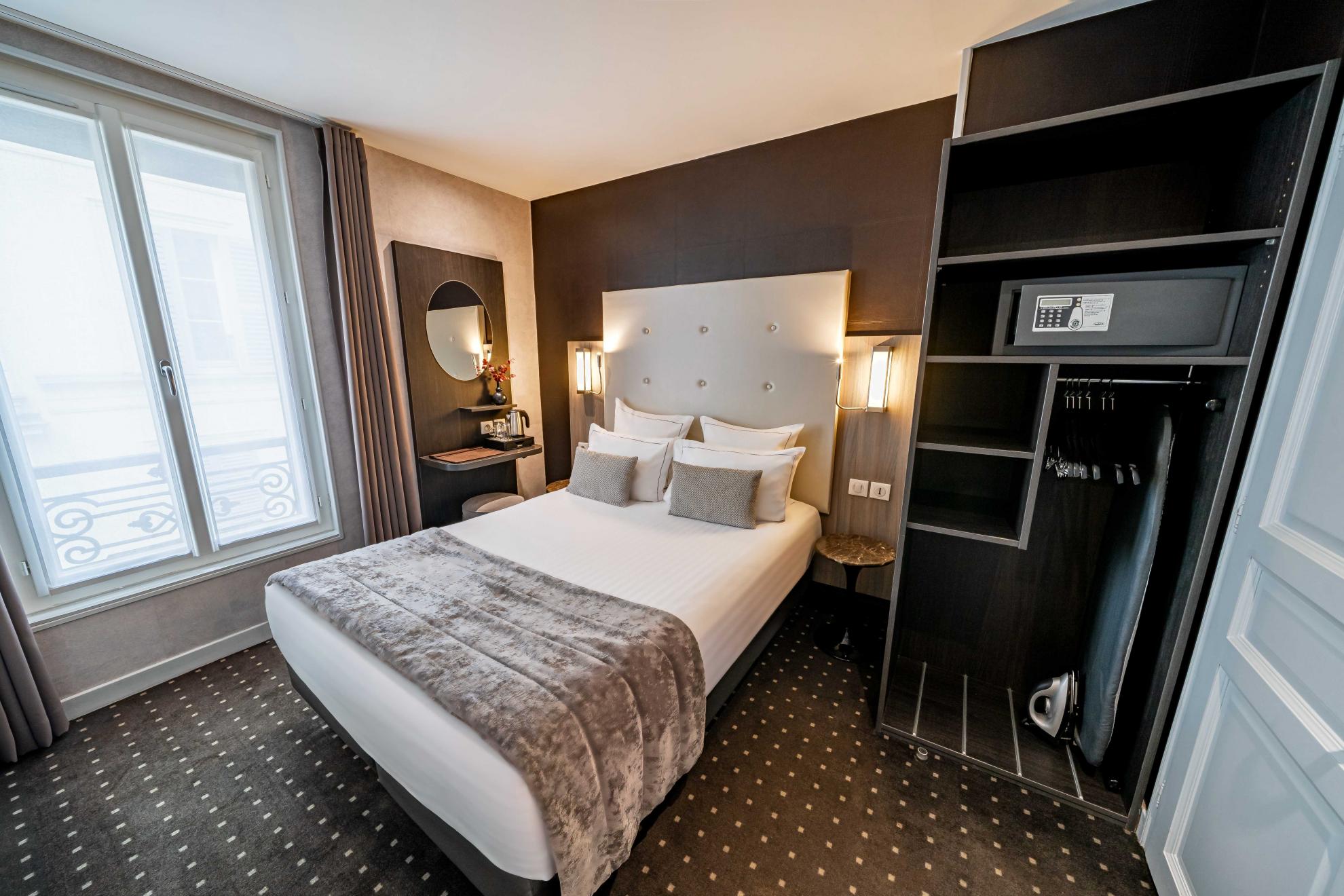 Hôtel De La Paix - Adjoining Room - Eiffel Tower District