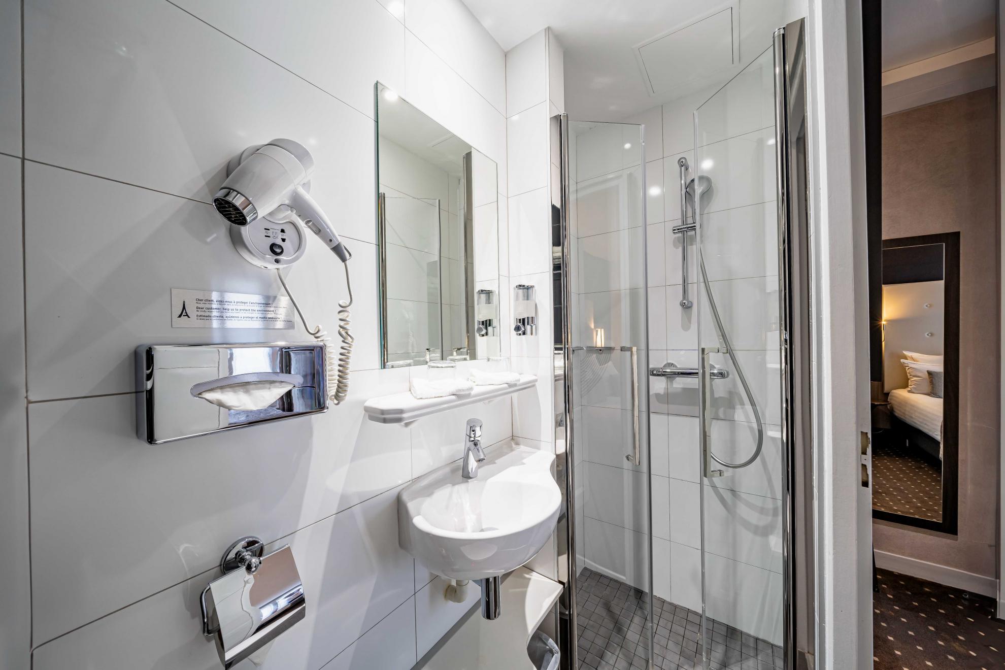 Hôtel De La Paix - Adjoining Room - Eiffel Tower District